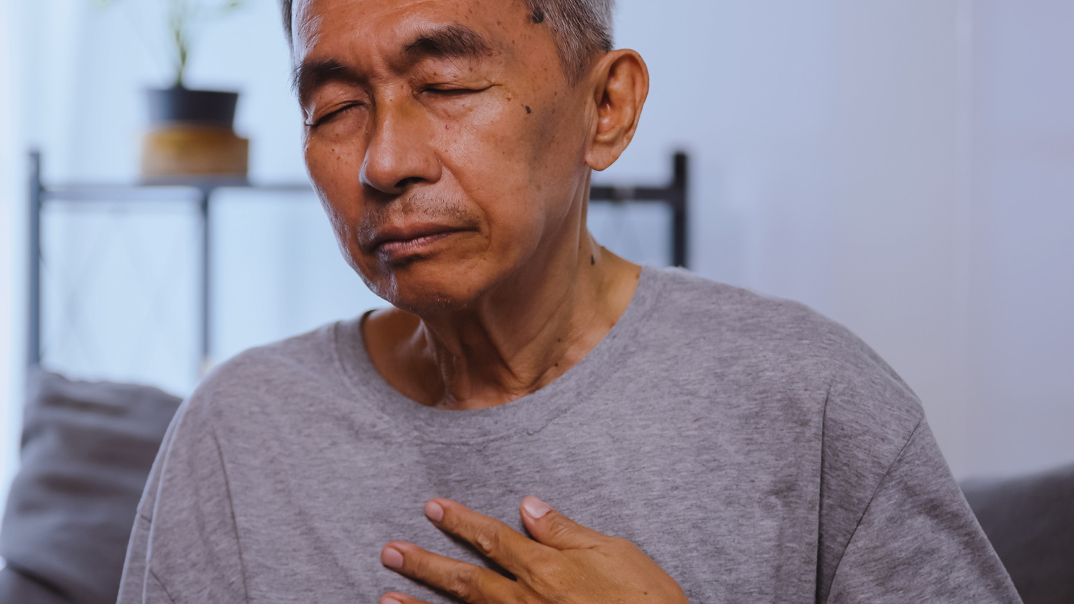 Neumark Treatment for Cough-Induced Rib Fractures with Internal Rib ...